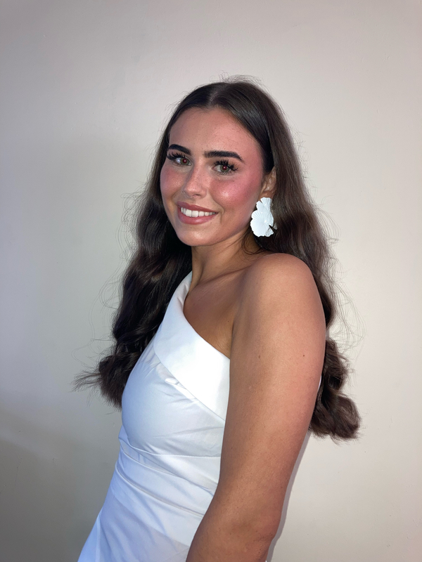 Find extras for your production - The Extras Dept.