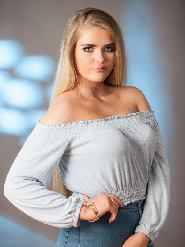 Find extras for your production - The Extras Dept.